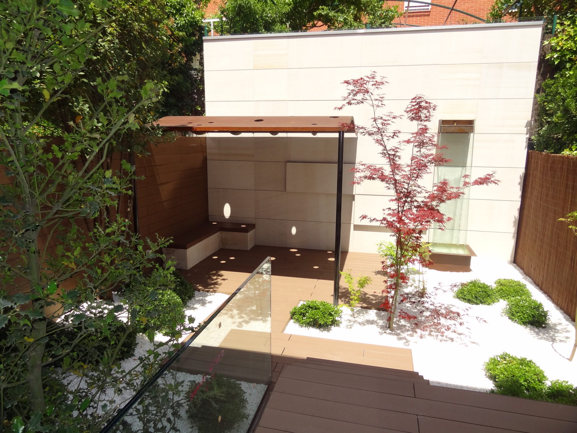 Jardín minimalista en Getafe (Madrid) - Hispania Verde